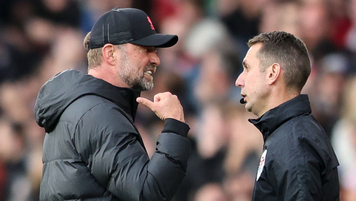 Premier League. Sędzia David Coote zawieszony. W wulgarny sposób ...