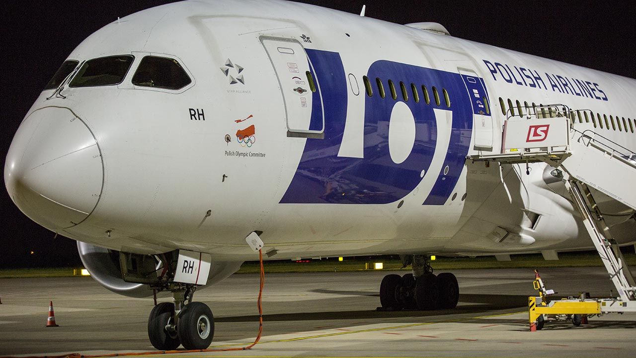 Czarnogóra. Alarm bombowy na pokładzie samolotu Warszawa-Podgorica | TVP INFO