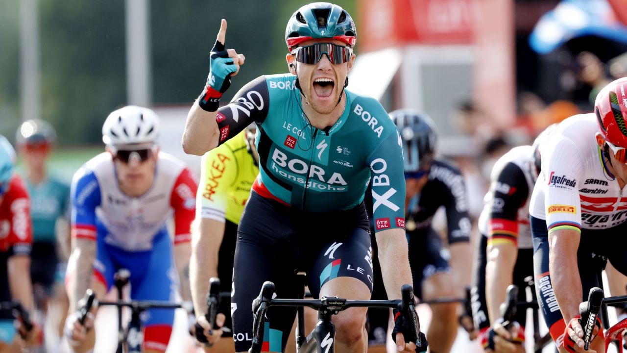 Vuelta a Espana: Sam Bennett wygrał drugi etap, Mike Teunissen liderem | TVP SPORT