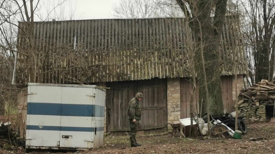 Wybuchowe znalezisko w ścianie budynku. Interwencja saperów w gminie ... Wybuchowe znalezisko w ścianie budynku. Interwencja saperów w gminie ...