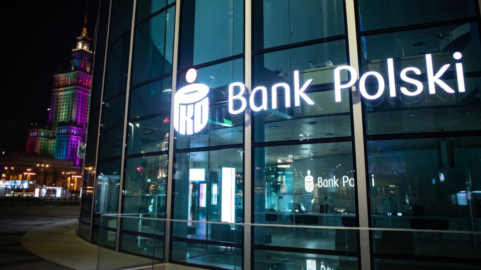 Video: Moody’s upgrades rating outlook for Polish banking system from ...