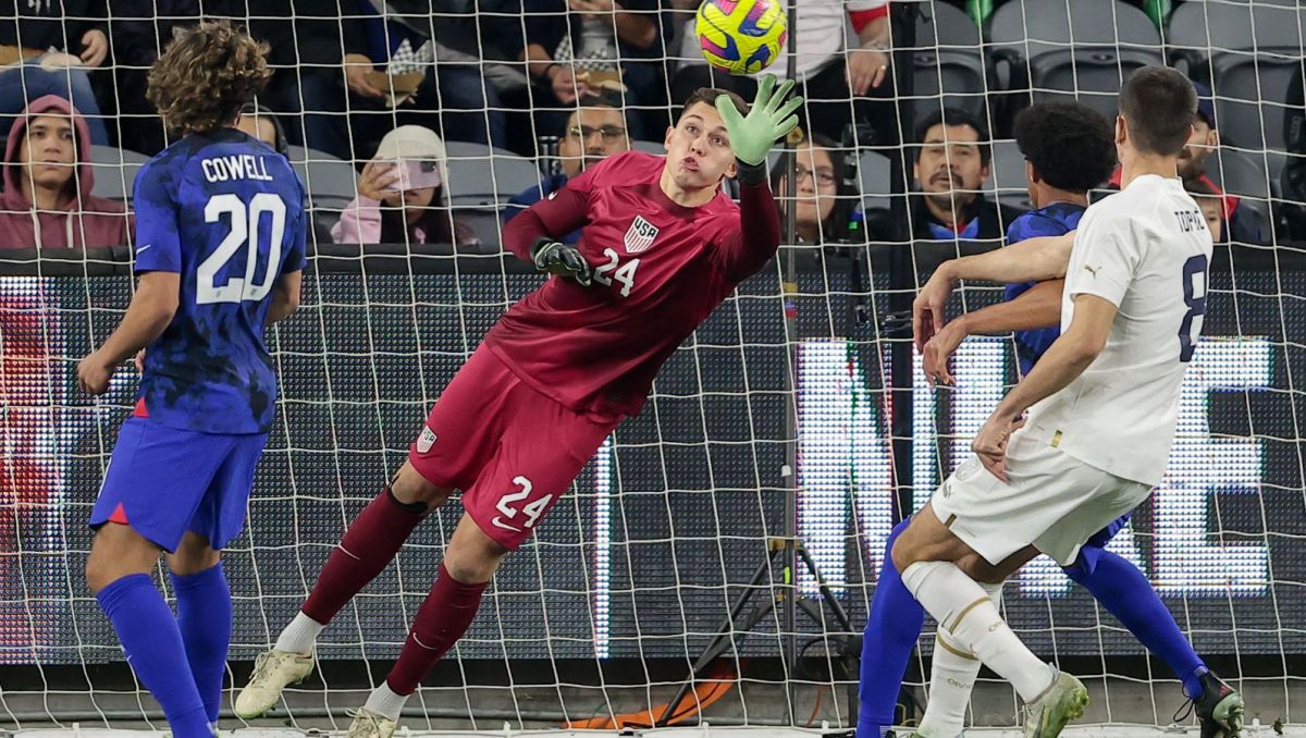 USA. Gabriel Slonina zadebiutował w dorosłej reprezentacji w meczu ...