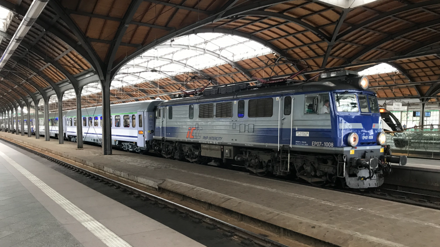 PKP Intercity zapowiada dodatkowe pociągi i więcej wagonów na majówkę
