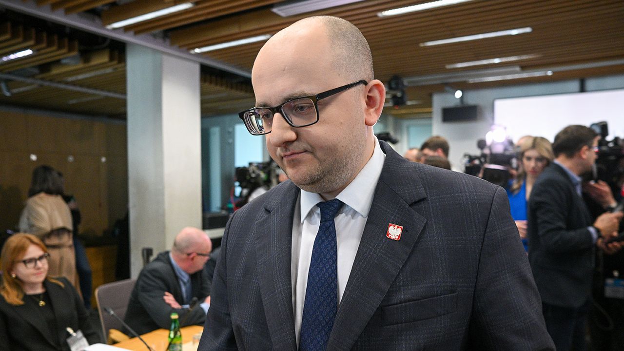 Ośrodek Monitorowania Zachowań Rasistowskich i Ksenofobicznych wygrał w sądzie z Dariuszem ...