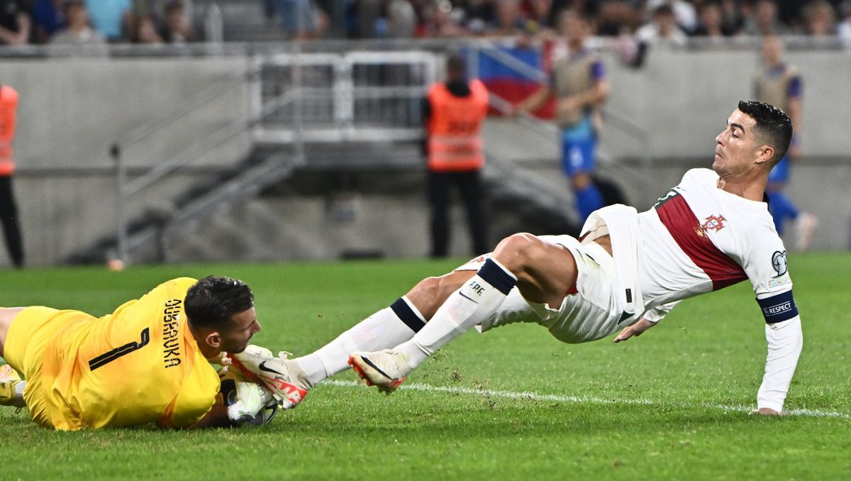 El. Euro 2024. Brutalny faul Cristiano Ronaldo na Martinie Dubravce. To ...