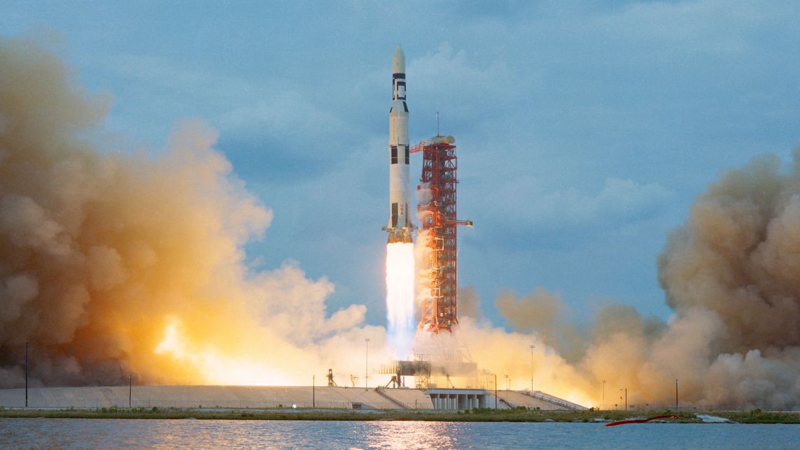 Czy huk startu księżycowej rakiety stopił beton?