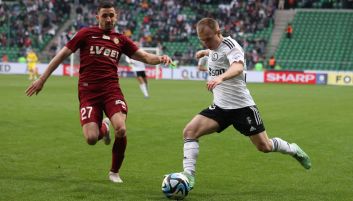 Nowy szkoleniowiec Cracovii musiał rzucić piłkę po makabrycznej kontuzji kostki | TVP SPORT