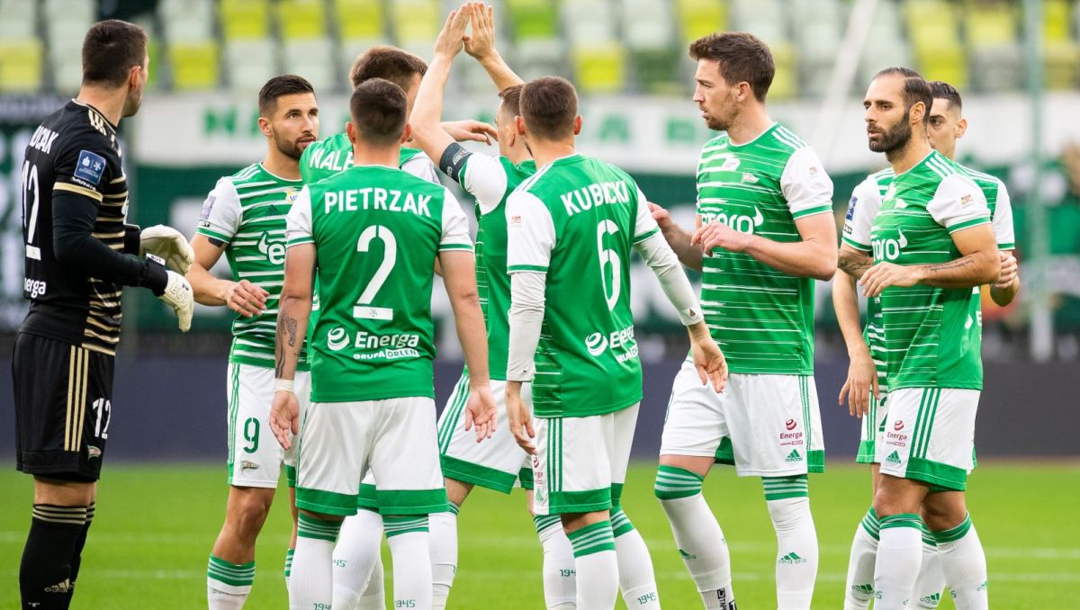 Kibice oskarżyli władze Lechii o pranie pieniędzy. Jest oficjalne oświadczenie klubu | TVP SPORT