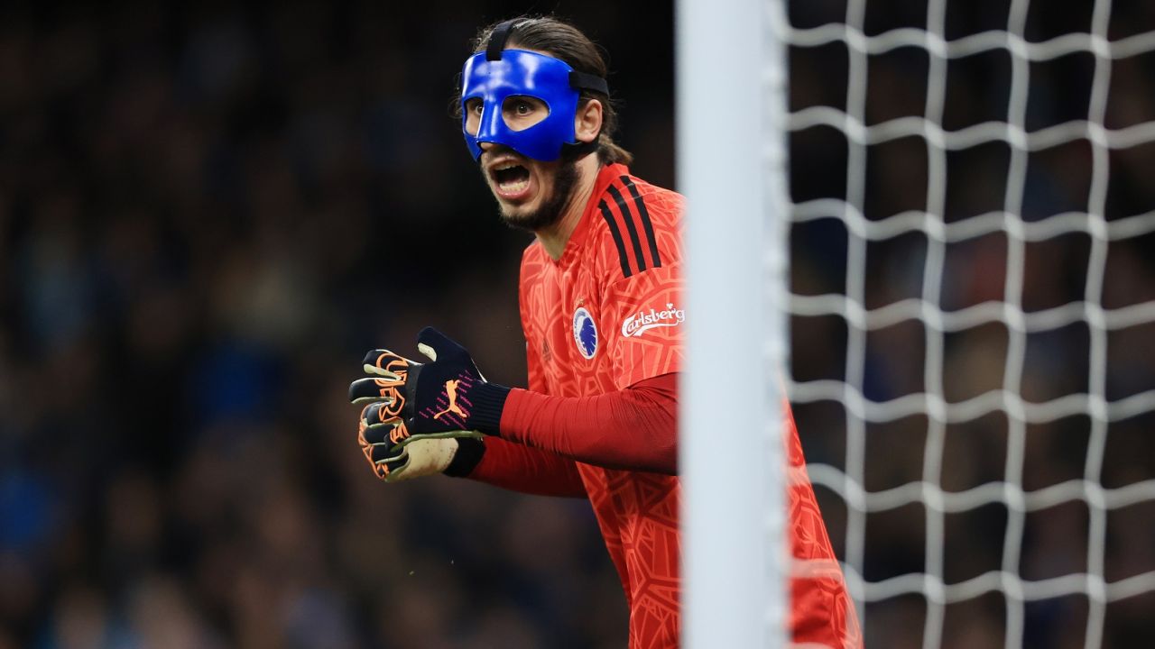 Kamil Grabara udzielił wywiadu i się zaczęło. Oberwał... kolega z ...