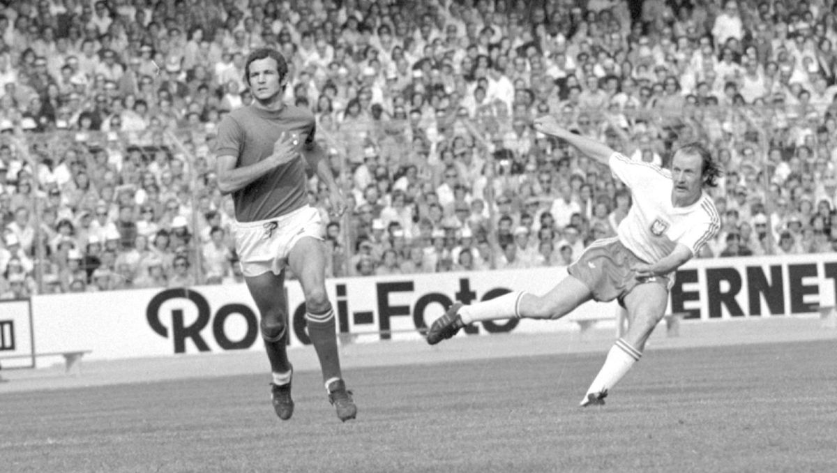 Piłka w mrowisku. Robert Gadocha [Felieton Jerzego Chromika] | TVP SPORT