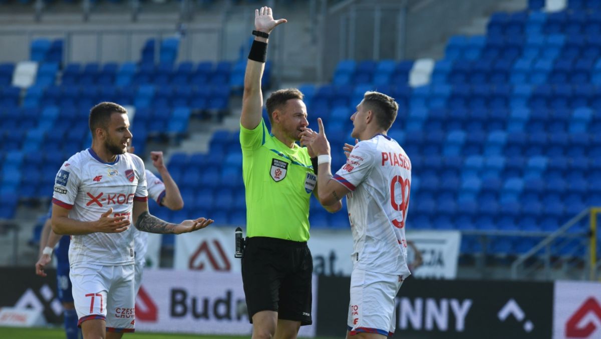 Wzorowa decyzja sędziowska w meczu Wisły Płock z Rakowem Częstochowa ...