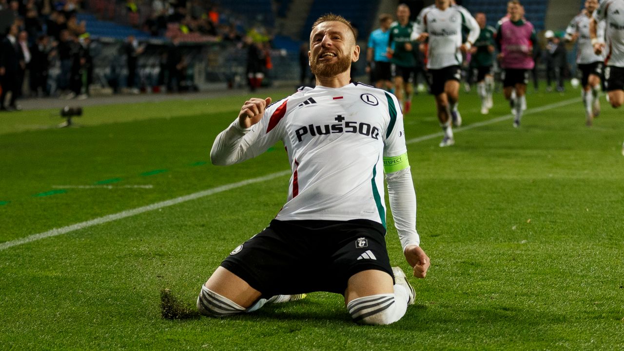 Legia Warszawa pokonała Szachtar Donieck. Piłkarze: Rafał Augustyniak często tak trafia | TVP SPORT