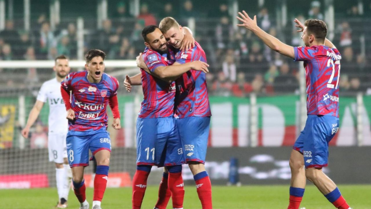 PKO Ekstraklasa. Raków w pucharach poza Częstochową? Wiadomo, gdzie może zagrać | TVP SPORT