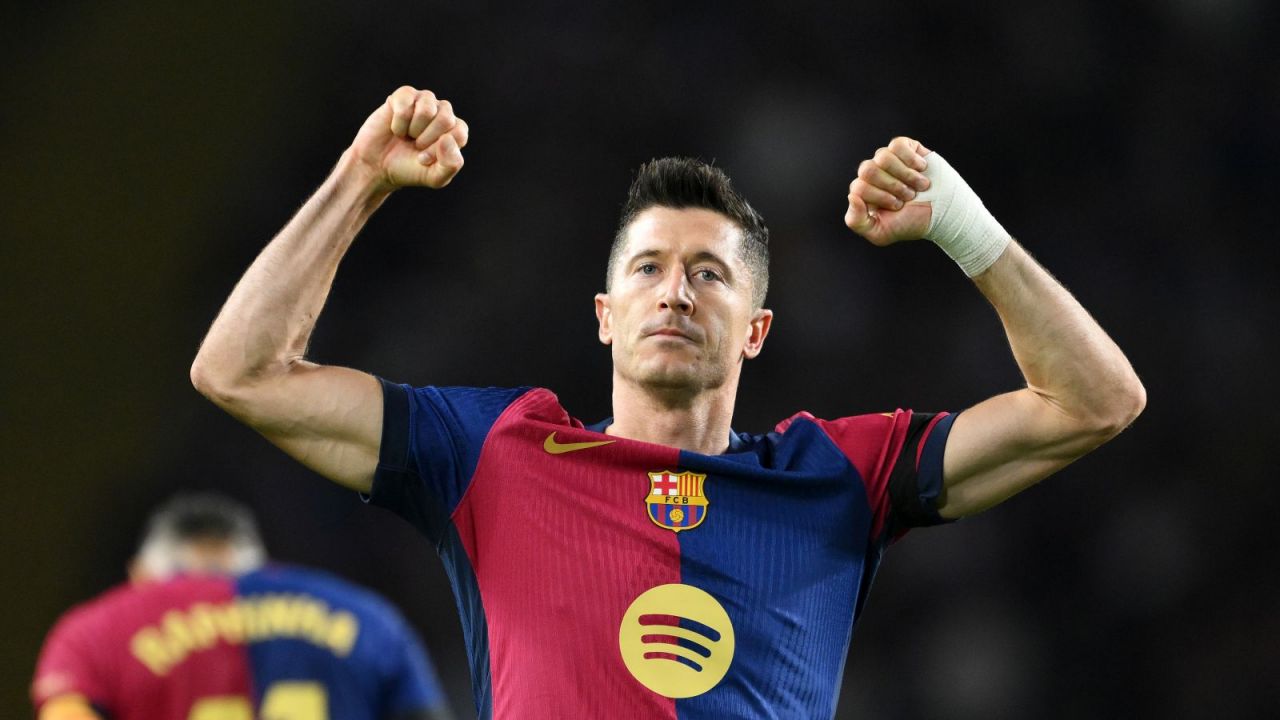 Dublet Roberta Lewandowskiego w pierwszej połowie meczu z Sevillą [WIDEO] | TVP SPORT