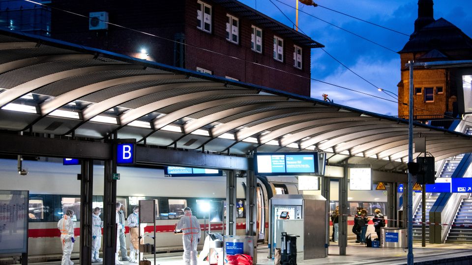 Atak nożowniczki na głównym dworcu kolejowym w Hamburgu. 18 osób rannych