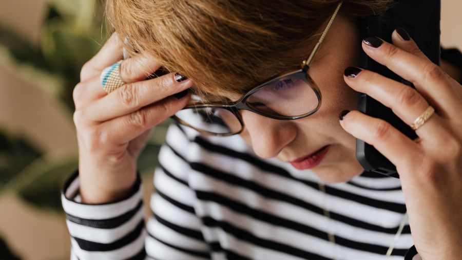 Ból głowy dotyka wielu osób. Jak sobie z nim radzić?
