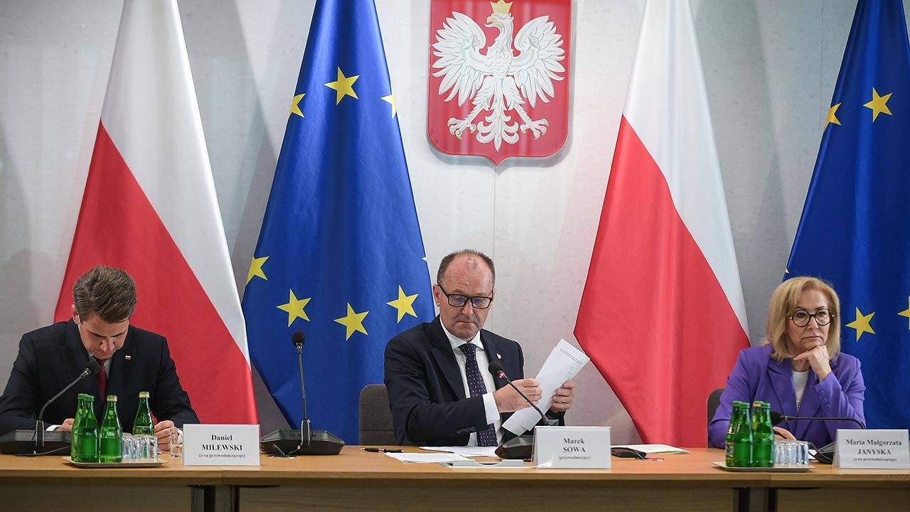 Afera wizowa: 11 zawiadomień do prokuratury. Szef komisji śledczej Marek Sowa ujawnia | TVP INFO