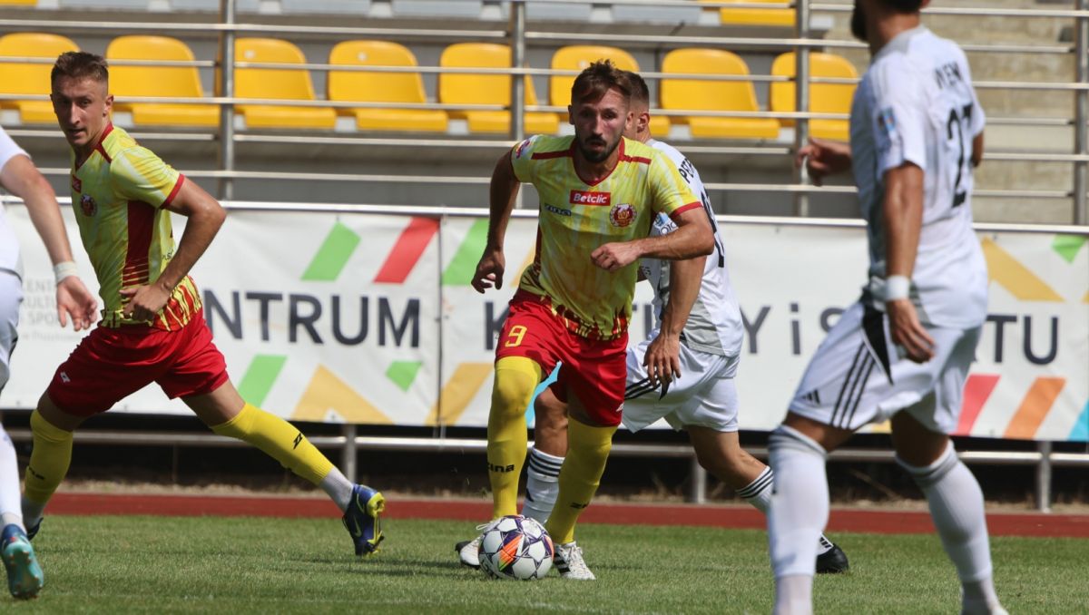 Znicz Pruszków zabrał punkty Wiśle Płock. Radosław Majewski strzelił ...